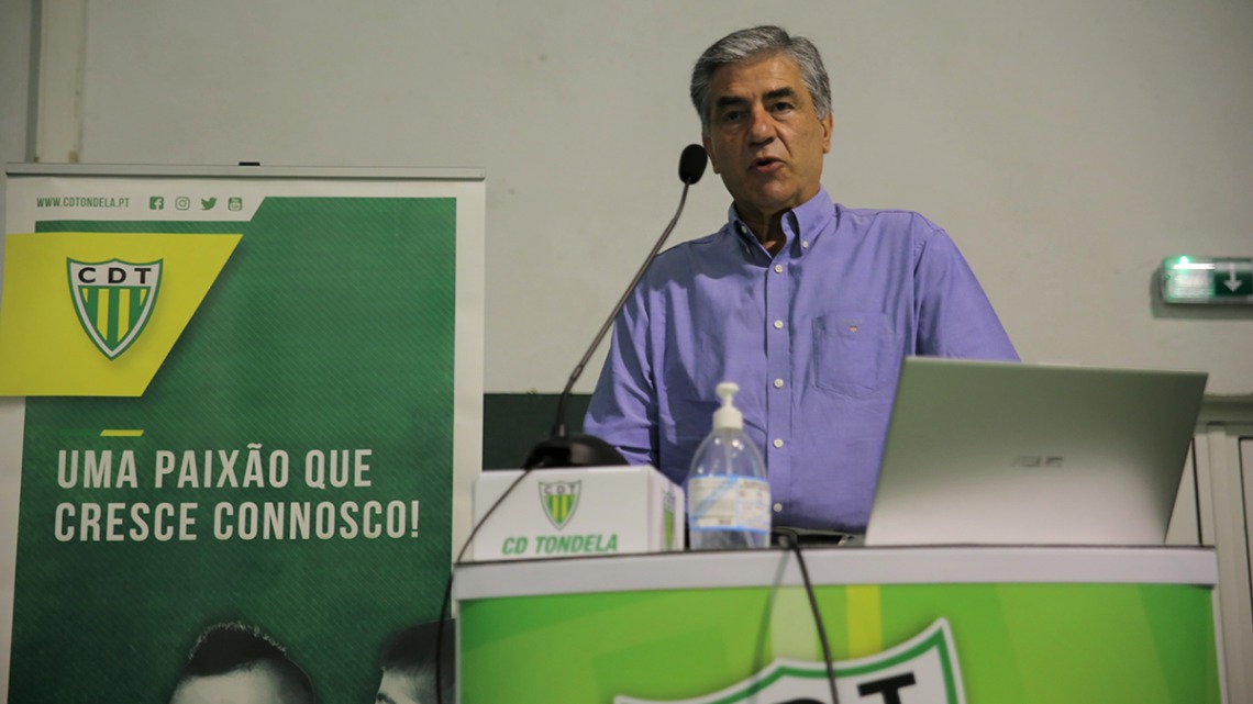 Gilberto Coimbra reeleito presidente do Tondela