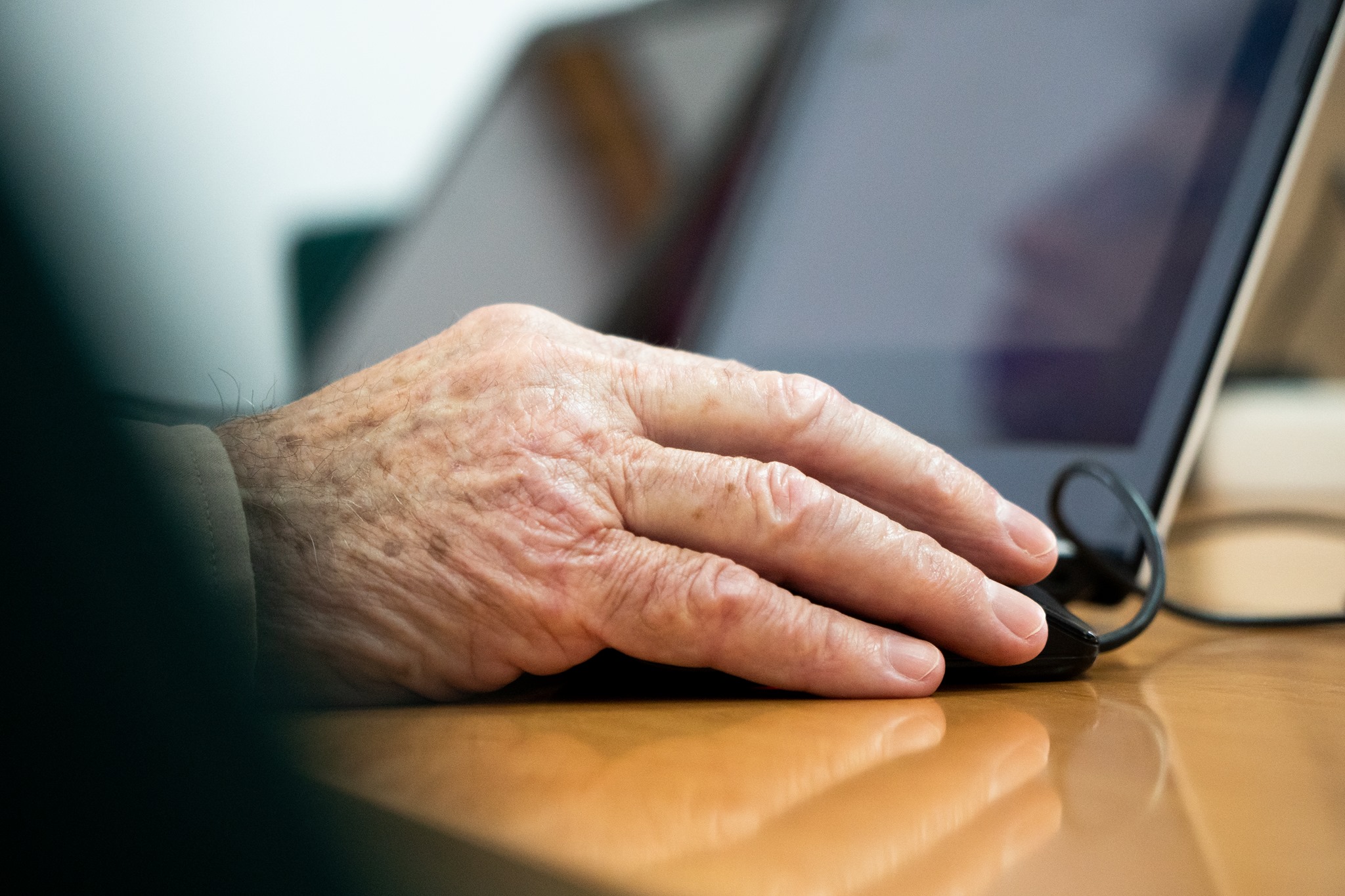 Mais de 300 idosos já aprenderam a usar as novas tecnologias - Jornal ...